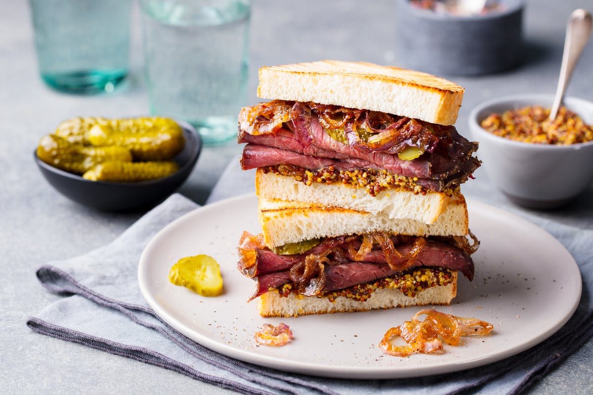 Mini Roast Beef Sandwiches With Caramelized Onions